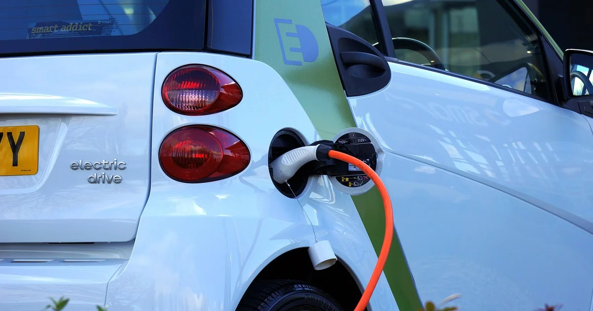 Electric Vehicle Use and the Adoption of Innovative Technologies ...
